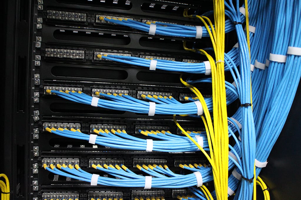 Kabelmanagement - Hoe werk ik mijn kabels weg? | Planeka